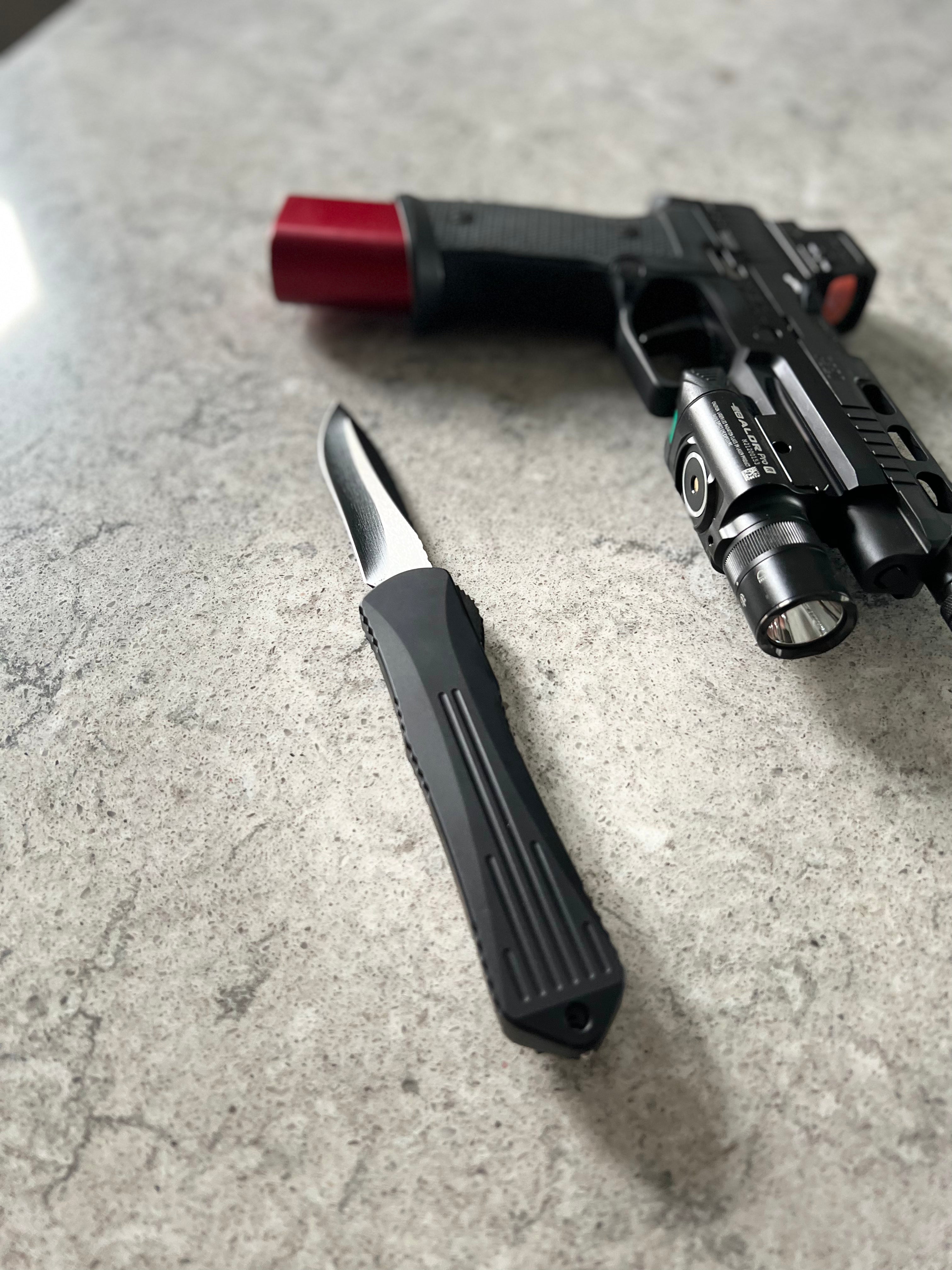 Heretic Knives Manticore-X Two Tone Black Recurve – Mayhem EDC